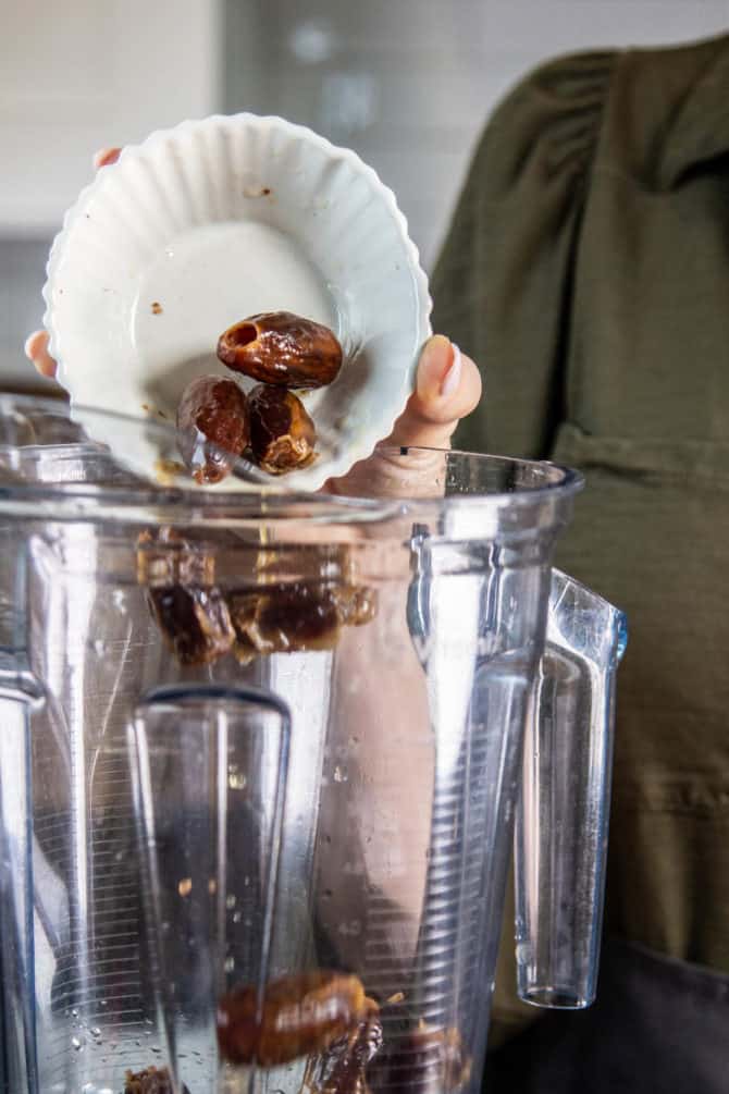 How To Make Vegan Caramel With Dates & The Best Recipe For Date Shake ...
