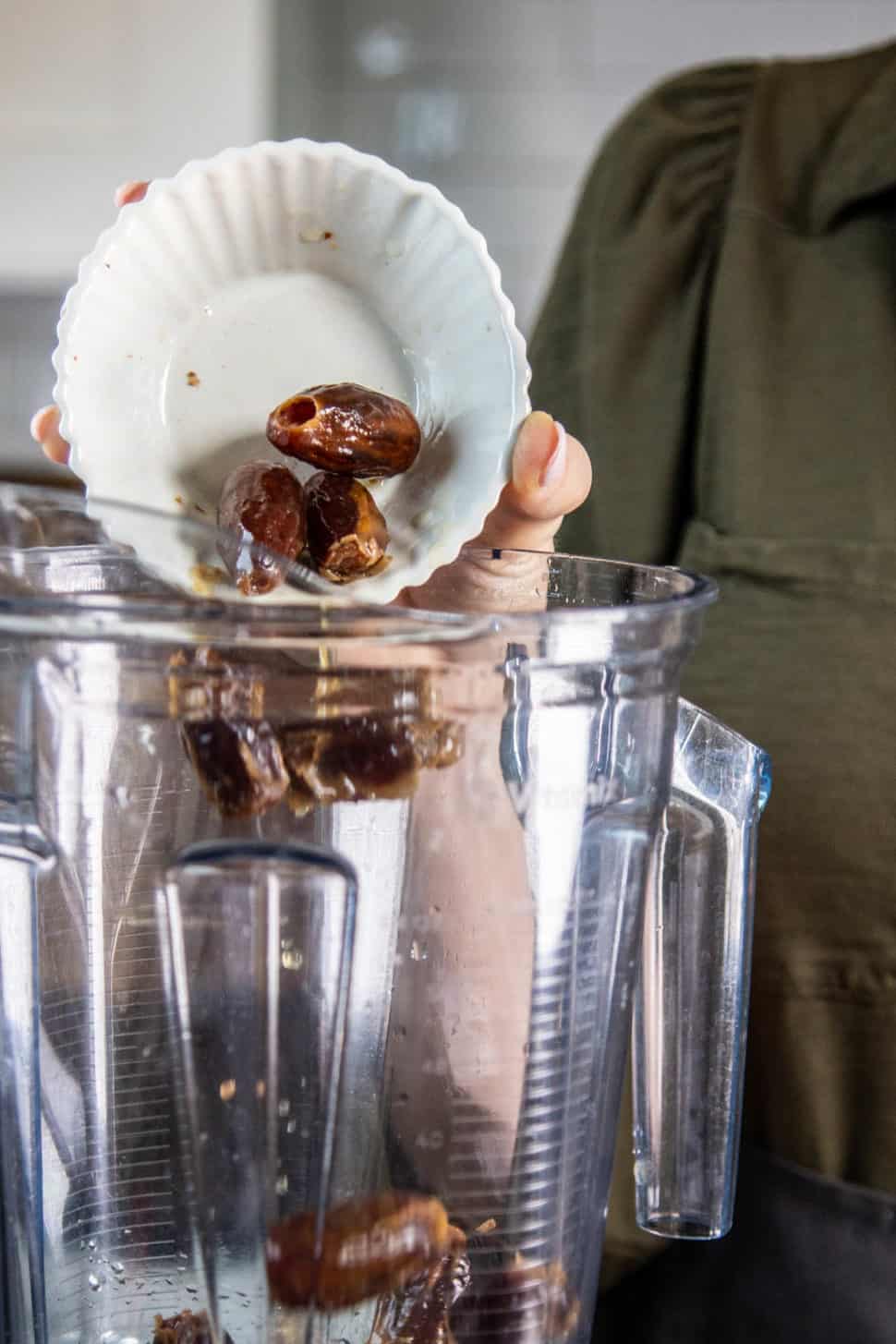 How To Make Vegan Caramel With Dates & The Best Recipe For Date Shake ...