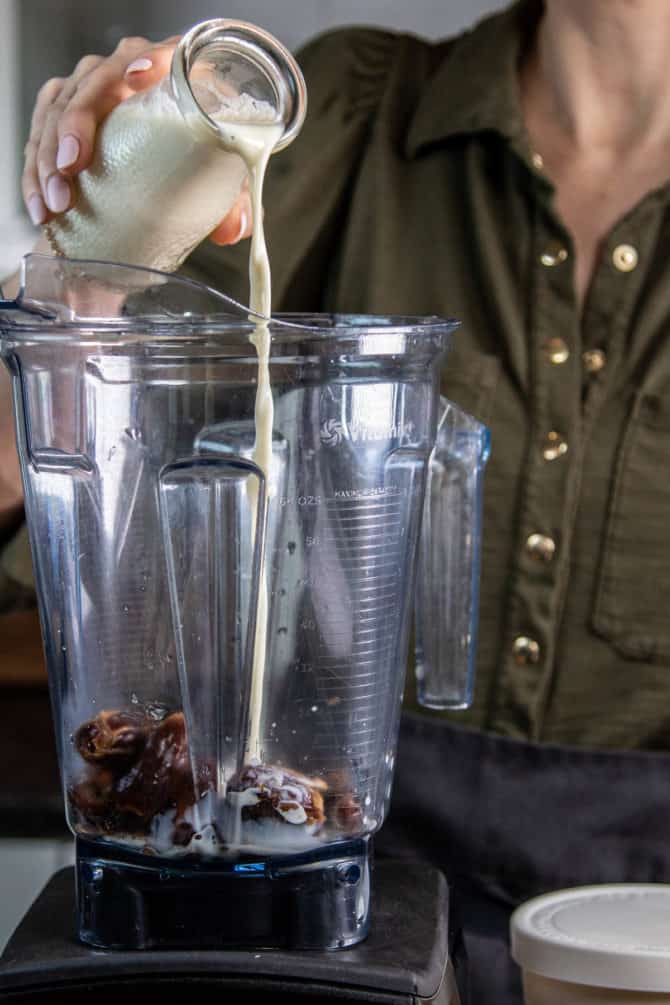 How To Make Vegan Caramel With Dates & The Best Recipe For Date Shake ...