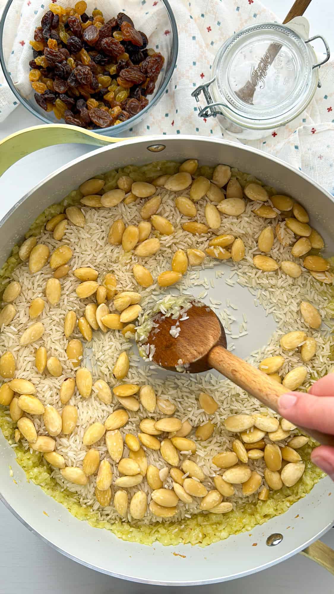 Jaíne Mackievicz's Pilaf Recipe with Dried Fruit and Nuts